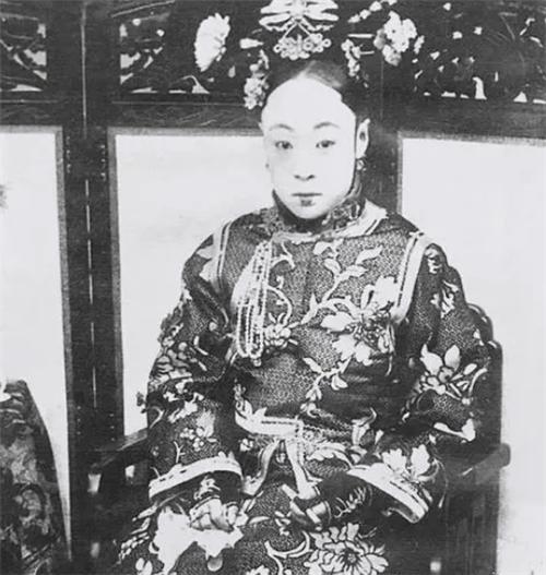 Before the death of Empress Dowager Cixi, she did not forget to do ...