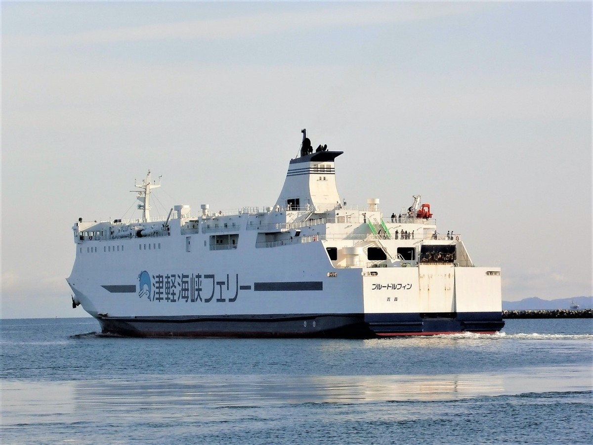 The recently discussed Tsugaru Strait separates Hokkaido and Honshu and ...