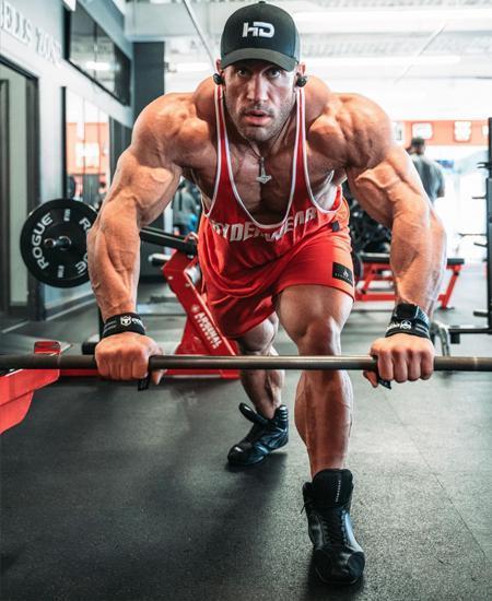 With a body weight of 128 kilograms, full muscle mass and perfect ...