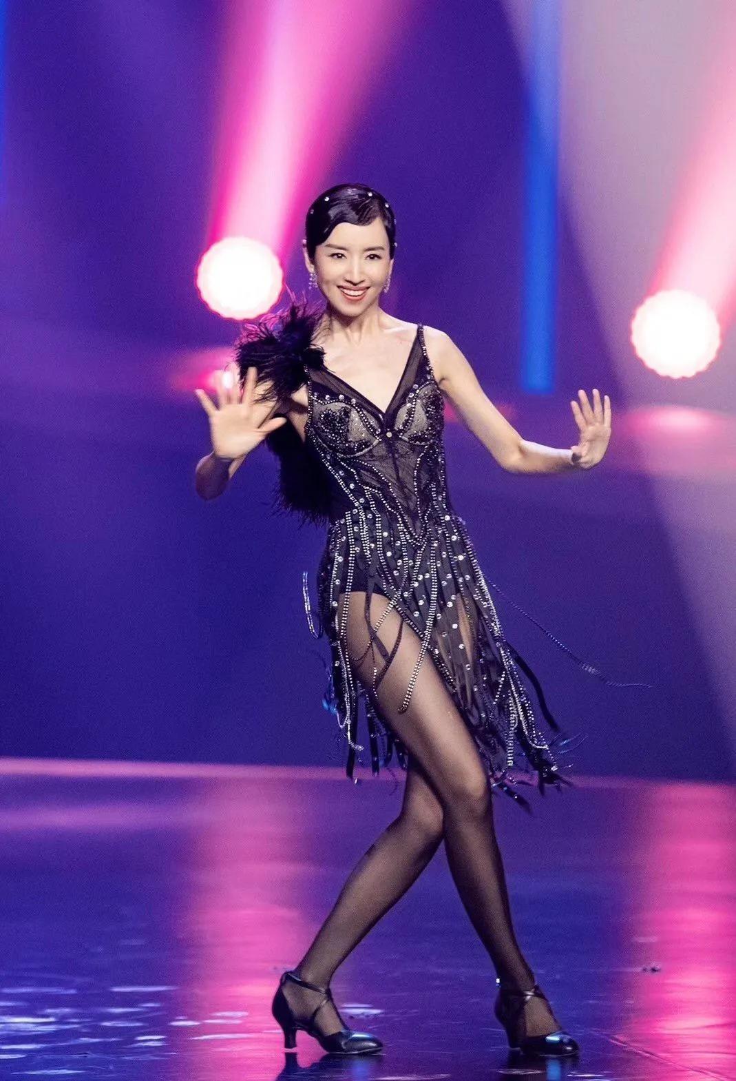 Female celebrities with long legs (who is your favorite) - iMedia