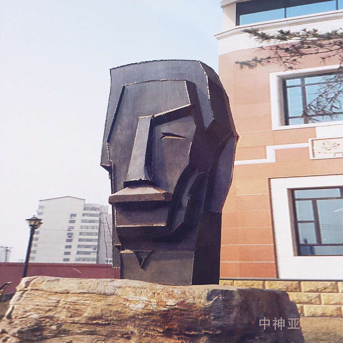 He portrays the real Lu Xun - iMedia