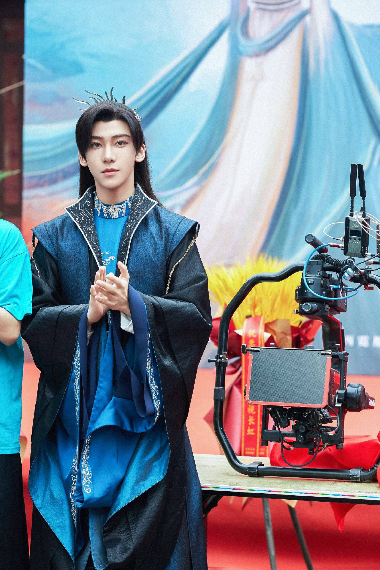 Ding Zeren starred in the new drama "Hua Qing Ge" boot costume debut ...