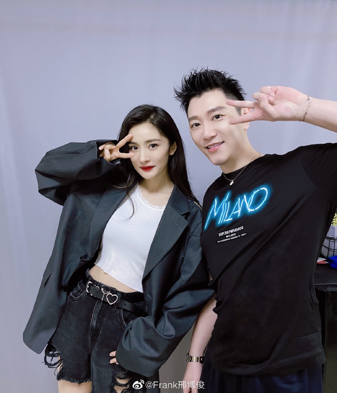 Yang Mi and her boyfriend are happily biye, Wei Daxun appears haggard ...