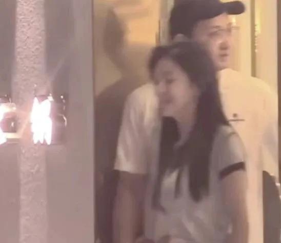 Hu Yitian and Zhang Ruonan?Gillian's ex-husband's romance?Gao Yunxiang sells badly?Cheng Yi was ...