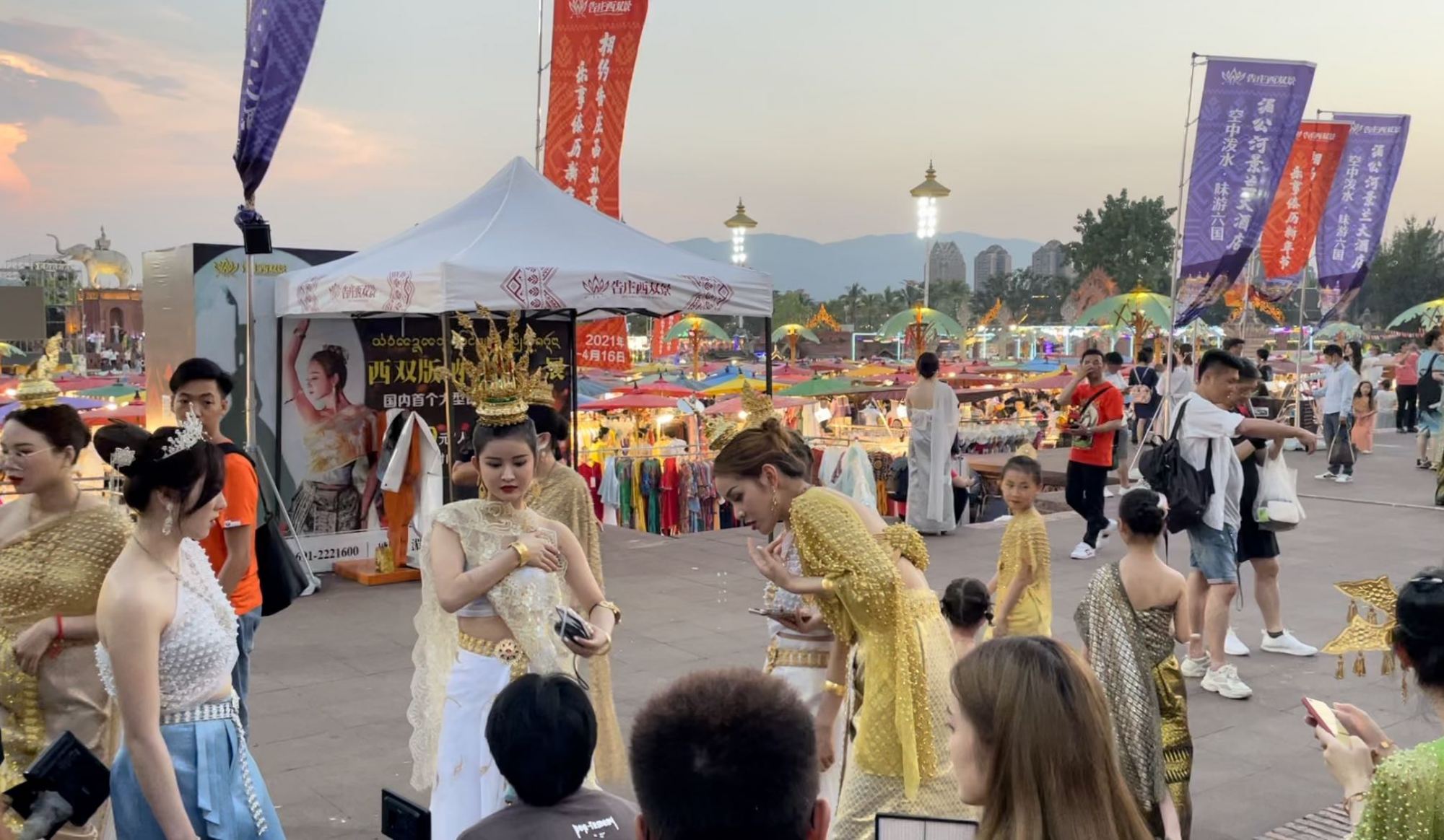 I went to the border city of Yunnan and took pictures of Dai people ...