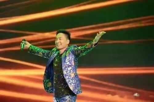 Asian original dolphin singer Alateng Audao successfully challenged the ...