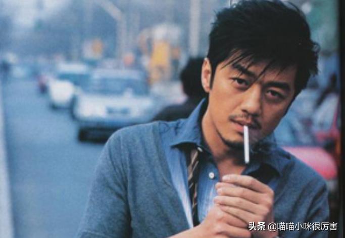 Li Yapeng, who fell in love with Qu Ying and Zhou Xun and relied on ...