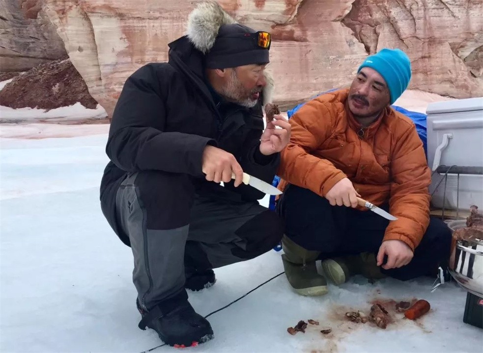 Inuit's delicacy "Pickled Puffin", sucks with the mouth after rotten ...
