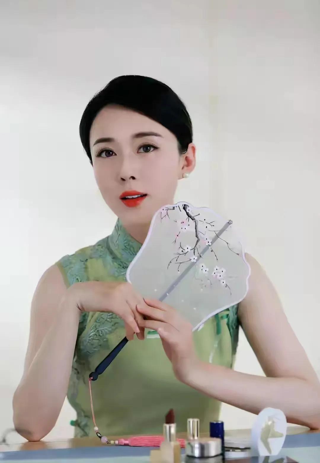 Hunan Beauty-Yan Danchen - iMedia