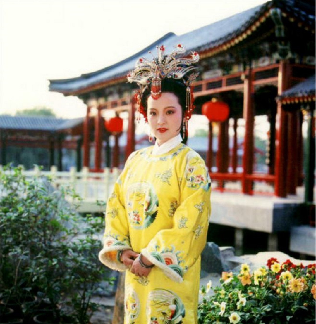 Why is Jia Yuanchun the only one given to death in Jia Mansion?Because ...