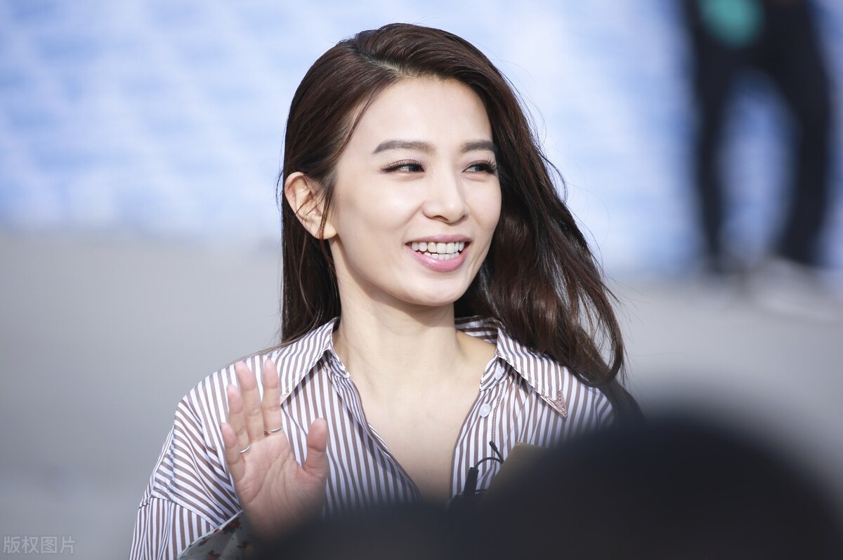 The 32nd Golden Melody Award, the best female singer Tian Fuzhen, she ...