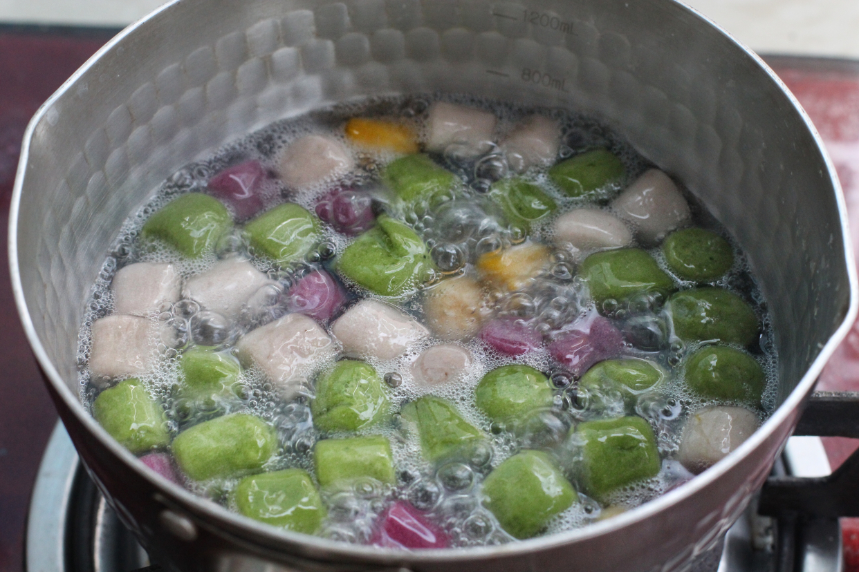 Homemade handmade taro balls, four colors with zero added, Q bombs are ...