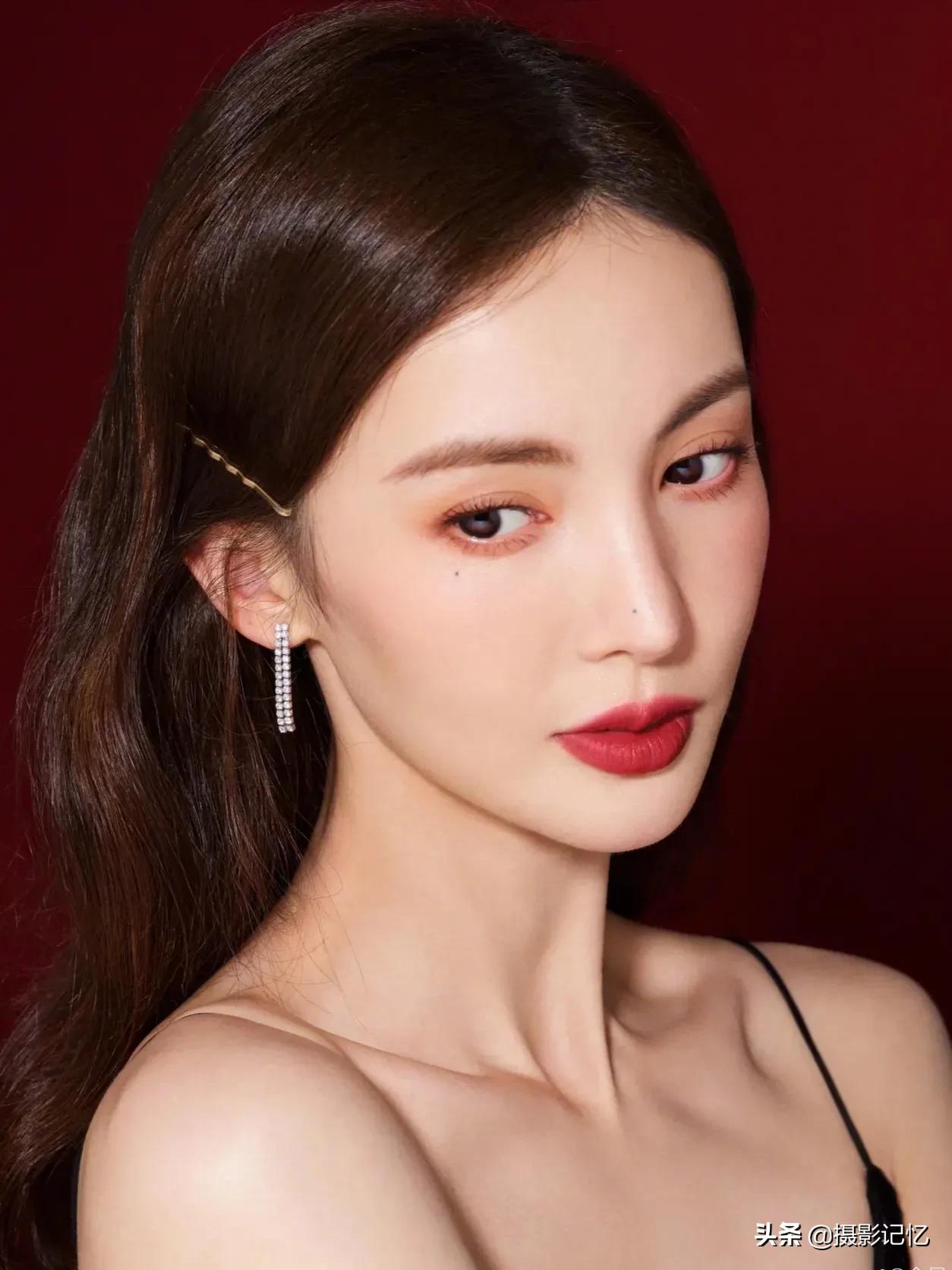 Jin Chen: Red lips and flames, jade skin like snow - iMedia