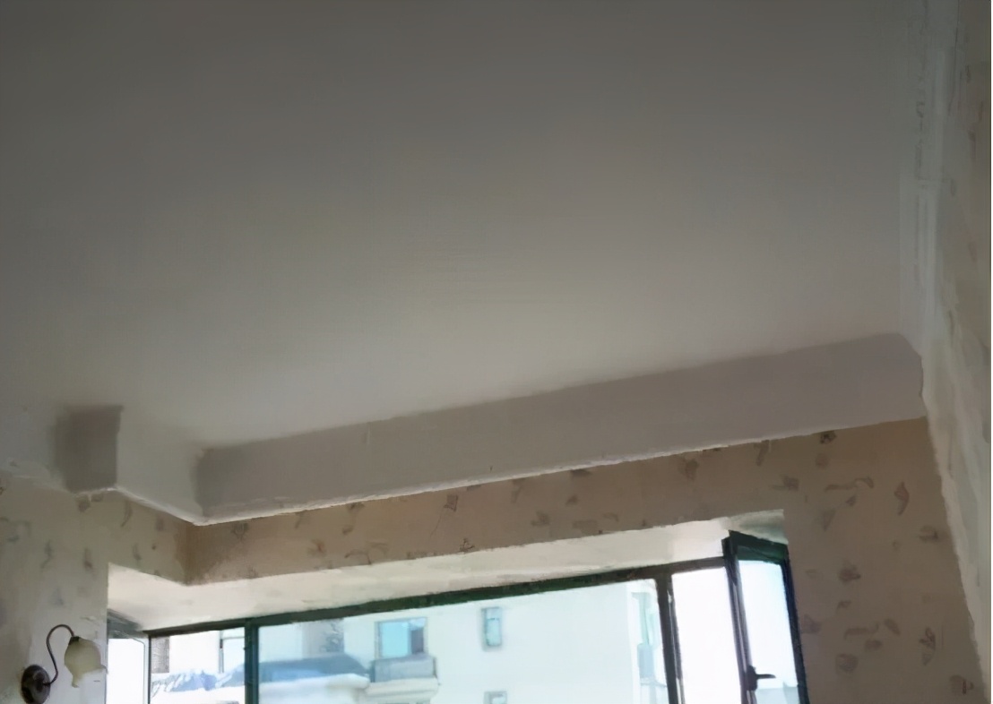 The curtains with Roman rods are outdated, and this design is popular ...