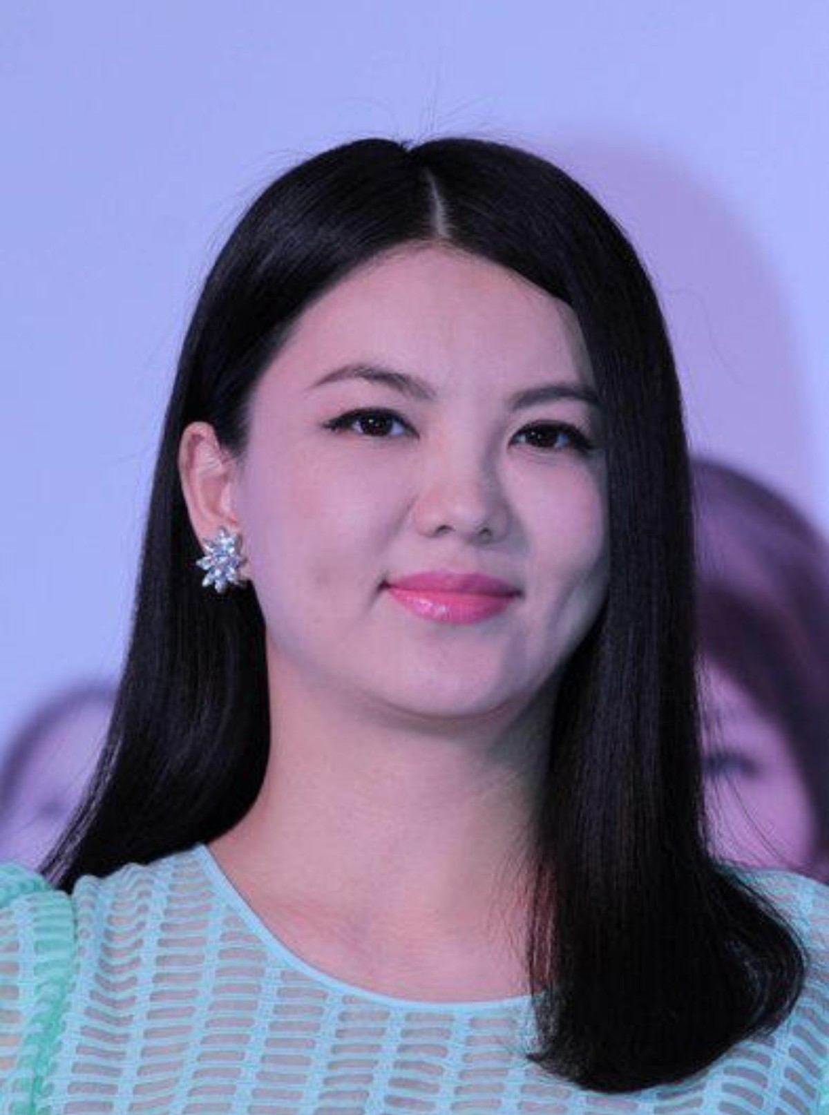 Li Xiang's recent photos are very thin, slapped face without makeup ...