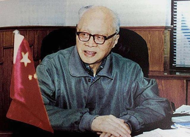 Two bombs and one star, Wang Ganchang: He was hit while walking at the ...