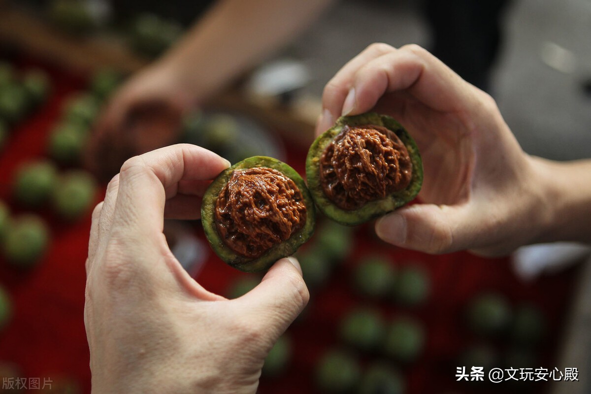 There are a few Wenwan walnuts that are purely a "pit" and you need to ...
