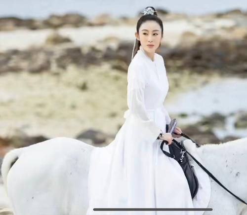 Zhang Min plays Zhao Min again after 28 years. He is 53 years old and ...