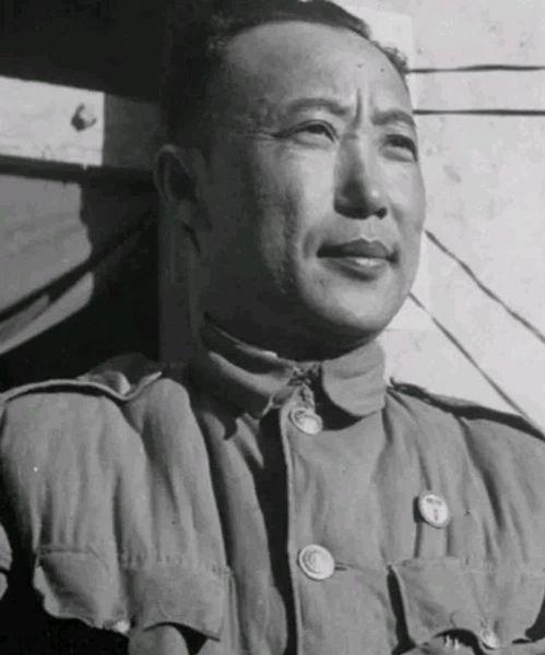 As a lieutenant general of the national army, Li Mi frequently flees on ...