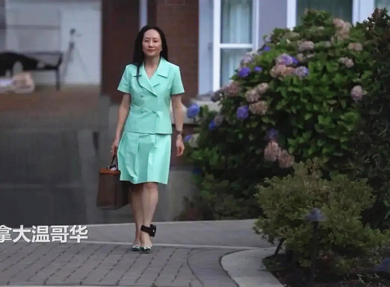 Huawei princess Meng Wanzhou wears a noble and charming mint green suit ...