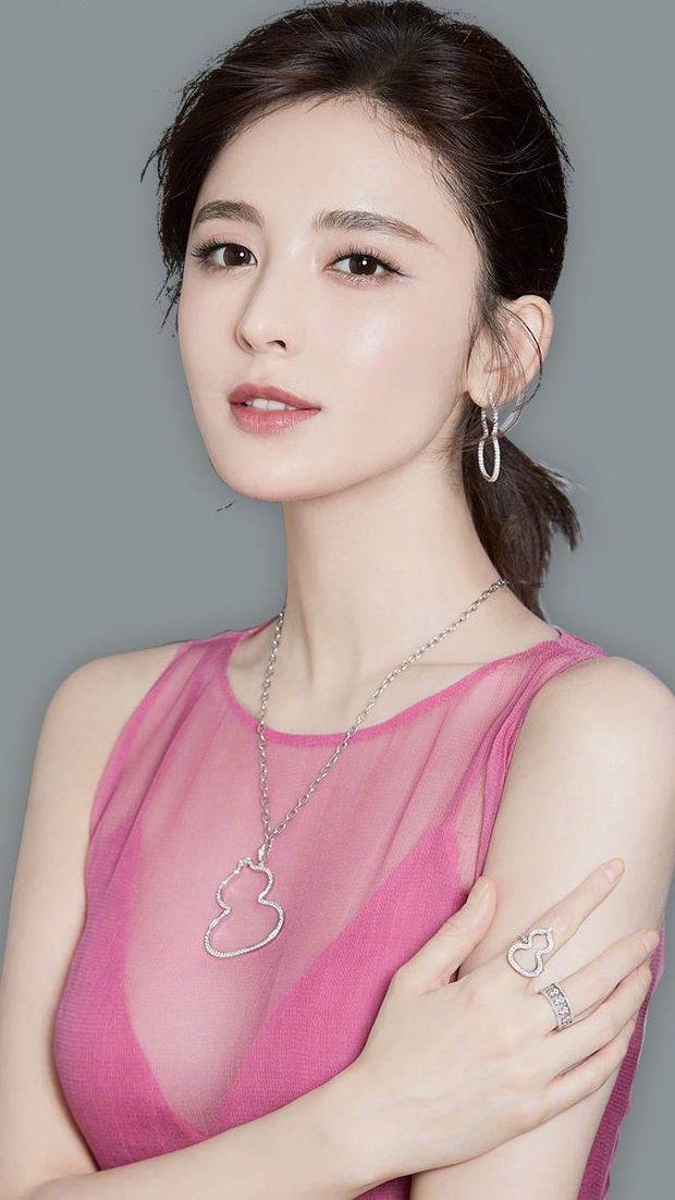 Guli Nazha's fresh and beautiful portrait, delicate features are too ...