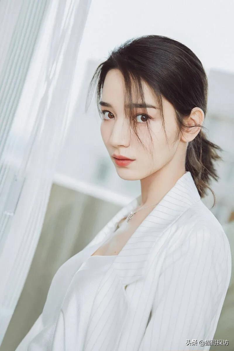 "The Eye of the Storm" starring Dyce, a beautiful Xinjiang girl - iMedia