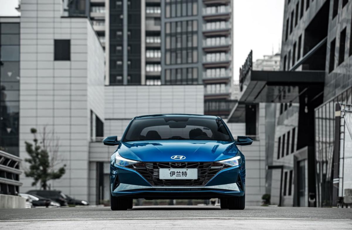Large and stylish, the seventh-generation Elantra brings unique travel ...