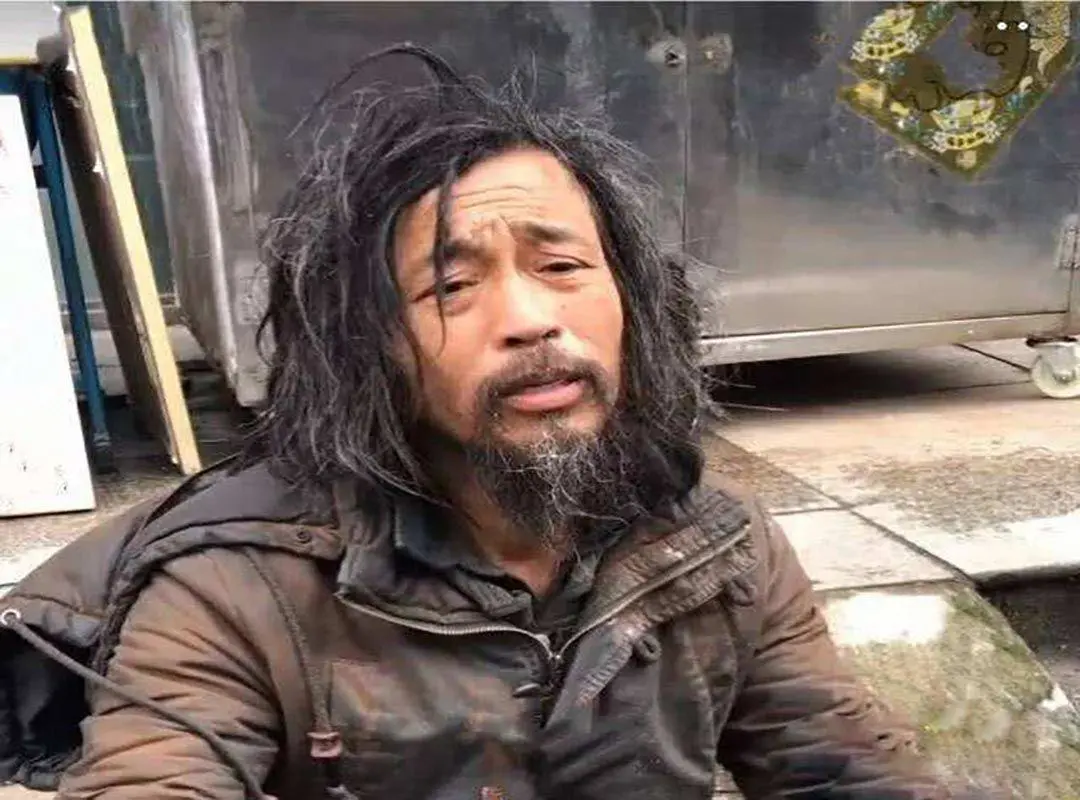 The homeless man turned into a master of Chinese learning with a ...
