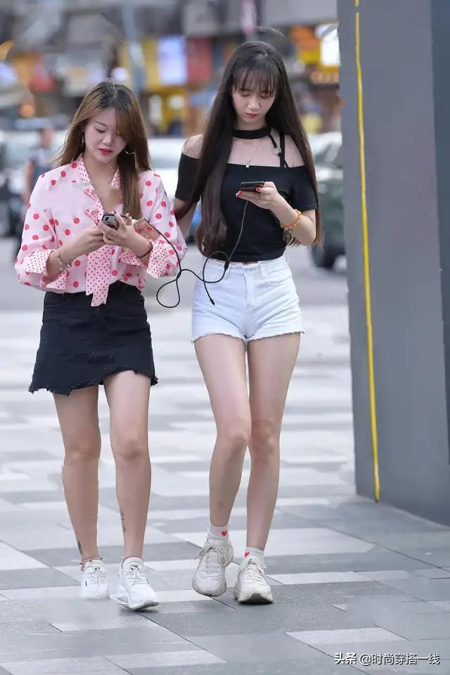 Street shot: the hot summer wears and matches, it looks fashionable and ...