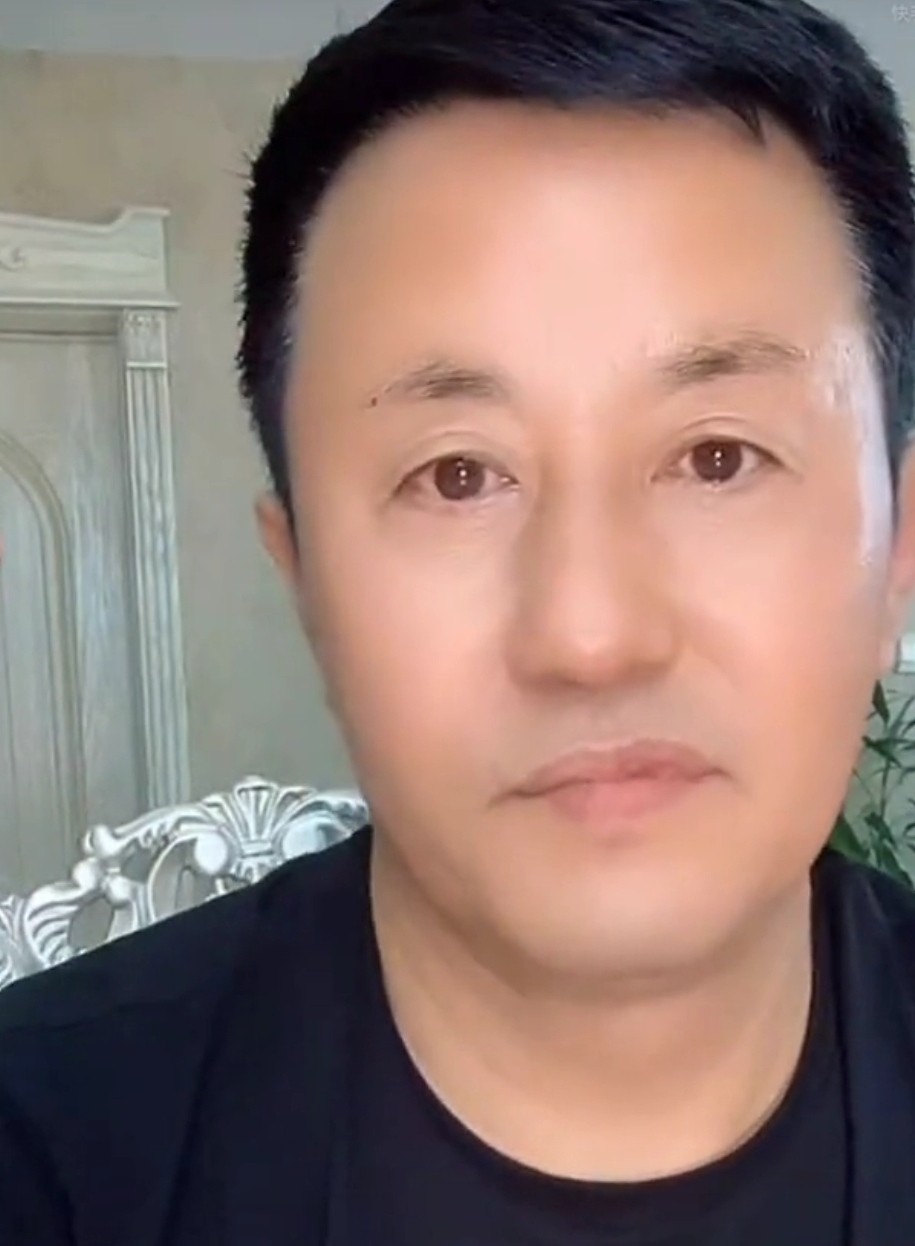 Long Gui Wang Xiaobao announced his refusal to play hometown, tears in the live broadcast room ...