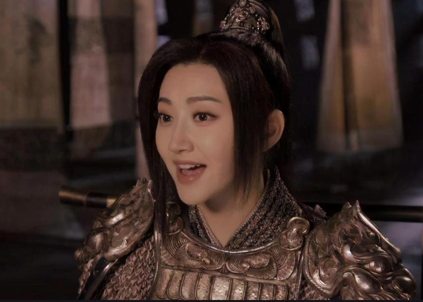 Female star's general uniform: Reba looks like a man, Jing Tian is ...