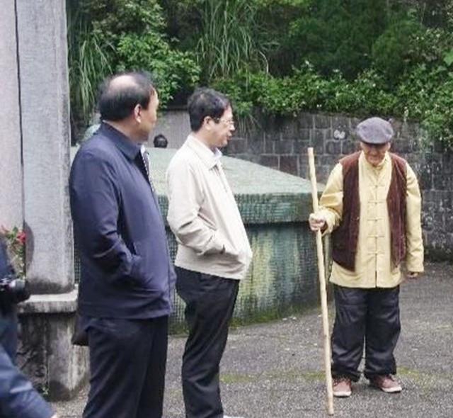 Yan Xishan Cemetery in Taiwan: The tombstone faces his hometown in ...