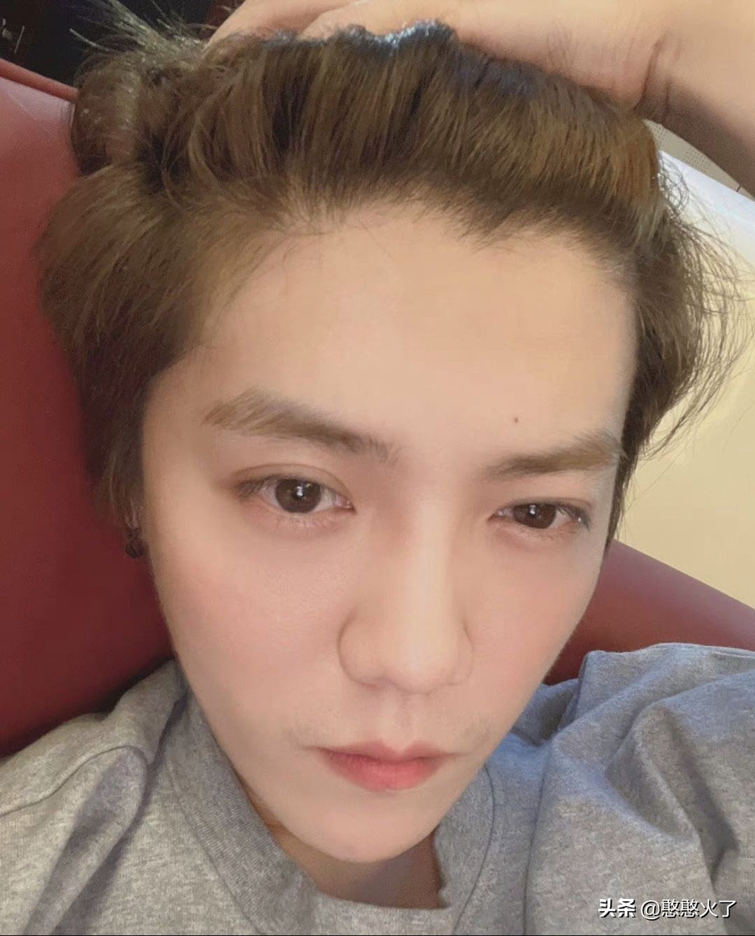 Lu Han takes a selfie with her face without makeup, and her excellent ...