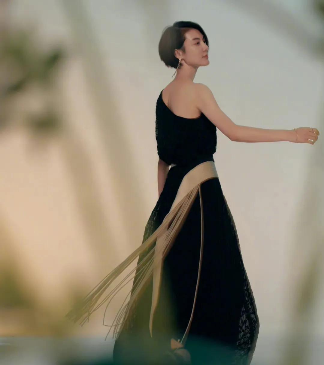 Cha Xiao's gentle light fell on his face, and his determined eyes added ...