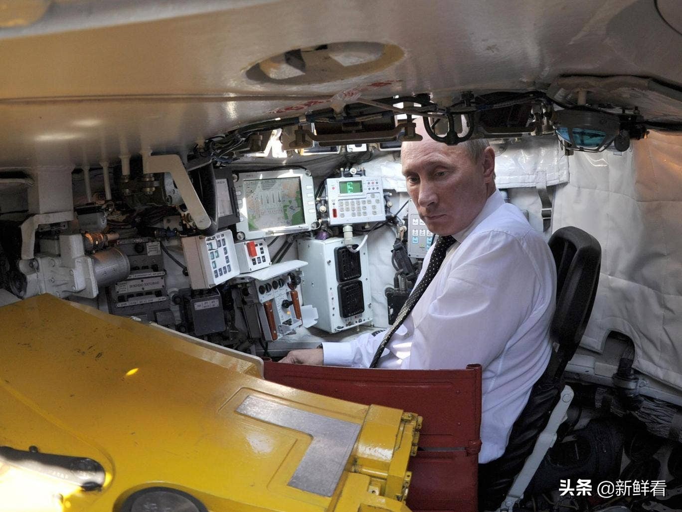 From the inside of the Russian and American main battle tanks, look at ...