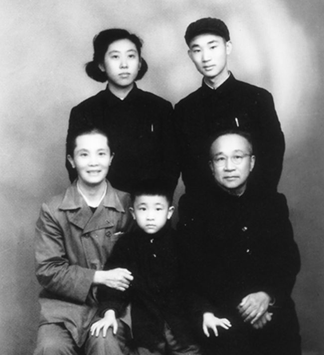 She is the wife of Zhang Yunyi, the founding general. Why did she jump ...