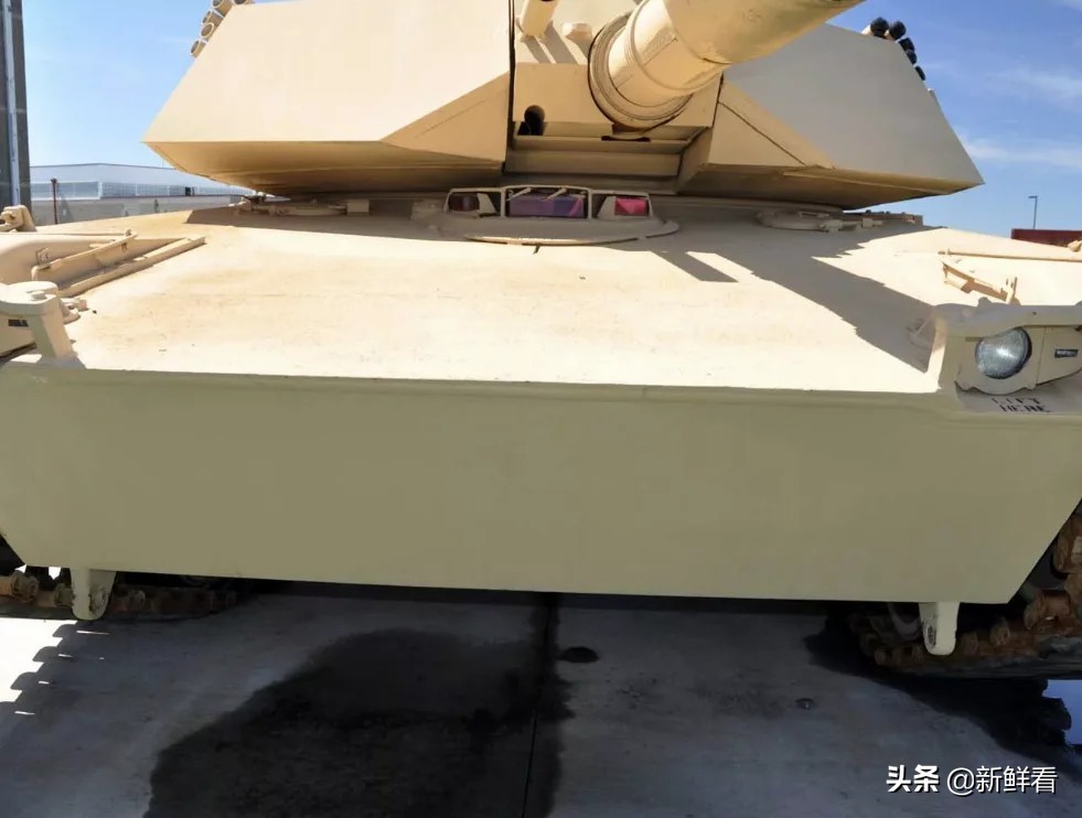 From the inside of the Russian and American main battle tanks, look at ...