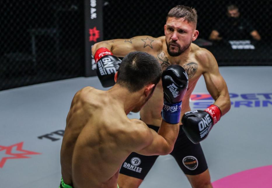 ONE Championship kick boxing legend veteran, how many people can ...