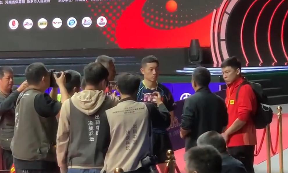 Liu Guoliang guided Xu Xin to watch!Chen Qi put his hands in front of ...