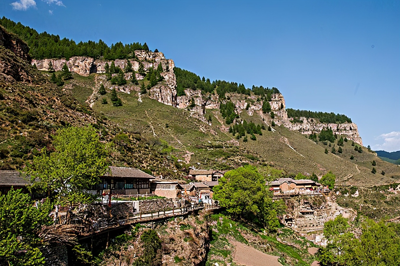 The "magic" village in Shanxi, built on a cliff, is now a rural tourist ...