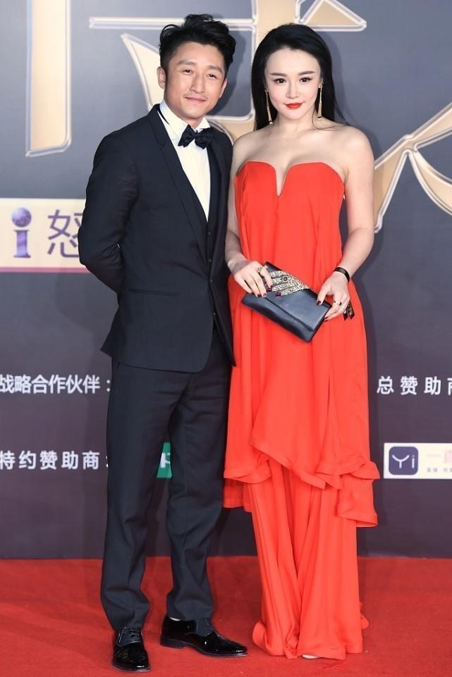 The wife of the boxing champion is different, she is full of body ...