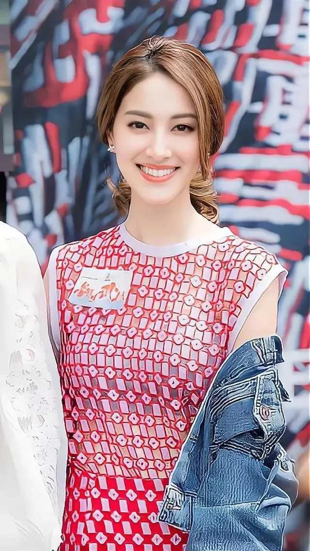 The 15 smiling faces of Hong Kong sister Chen Kailin witnessed her ...