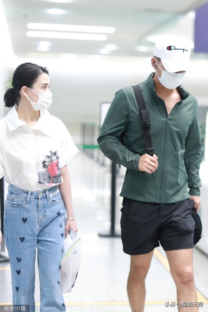 Dou Xiao appeared at the airport, strode down and walked, He Chaolian ...