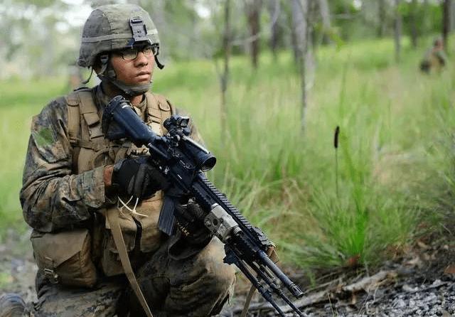 German arms manufacturer produced: HK M27 automatic rifle - iMedia