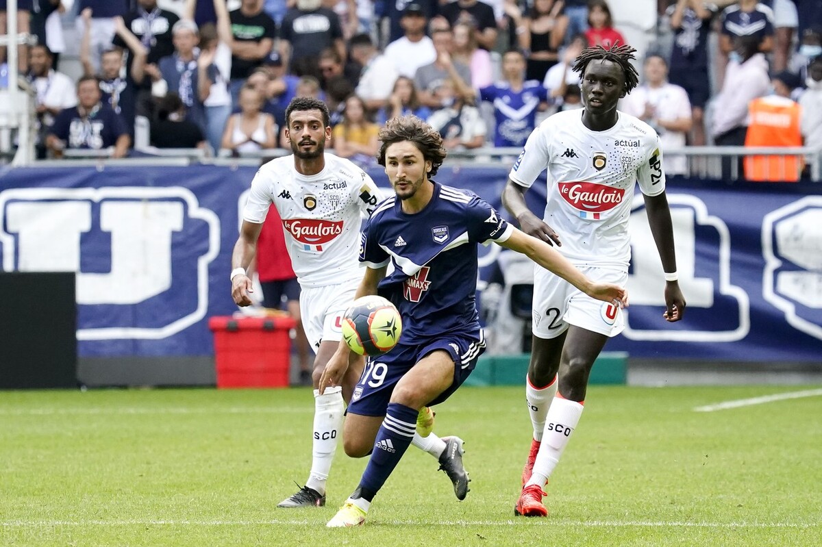 Two Milan news: Adili stays in the B seat after signing and does not ...