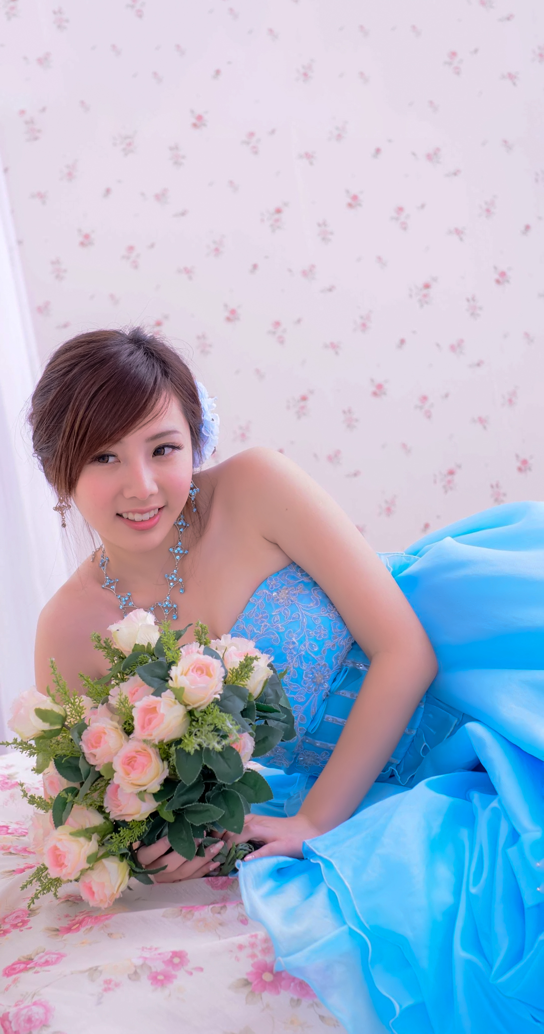 This is a beautiful bride!Taiwan beauty Chen Siying's blue wedding ...