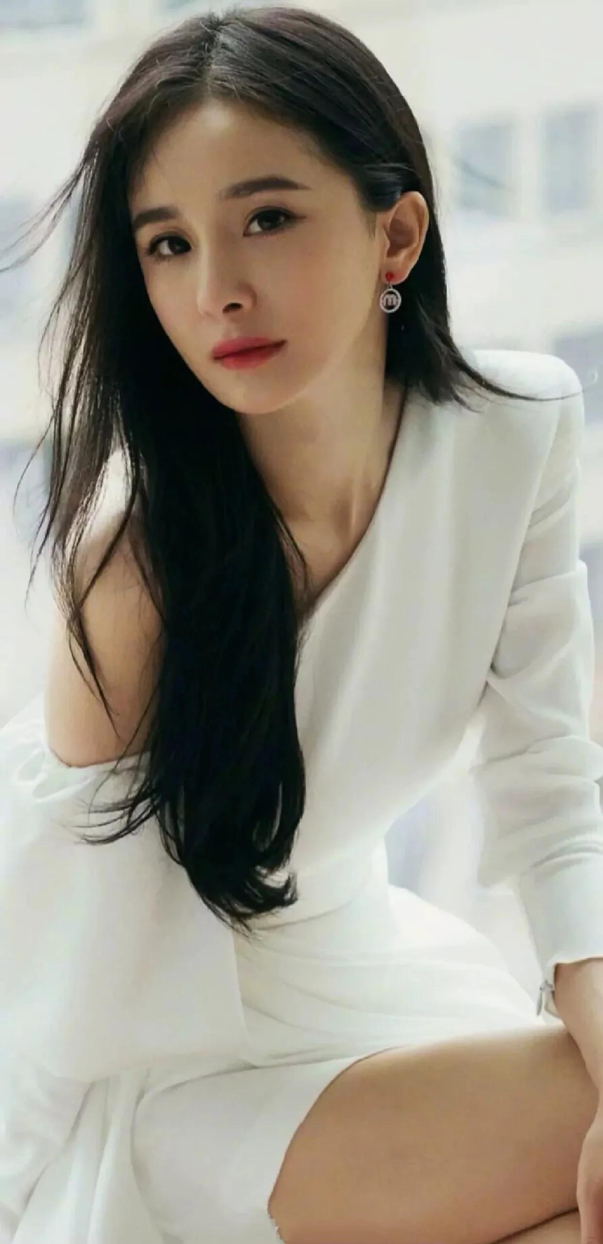 Yang Mi, born in Beijing on September 12, 1986, is a house goddess - iMedia