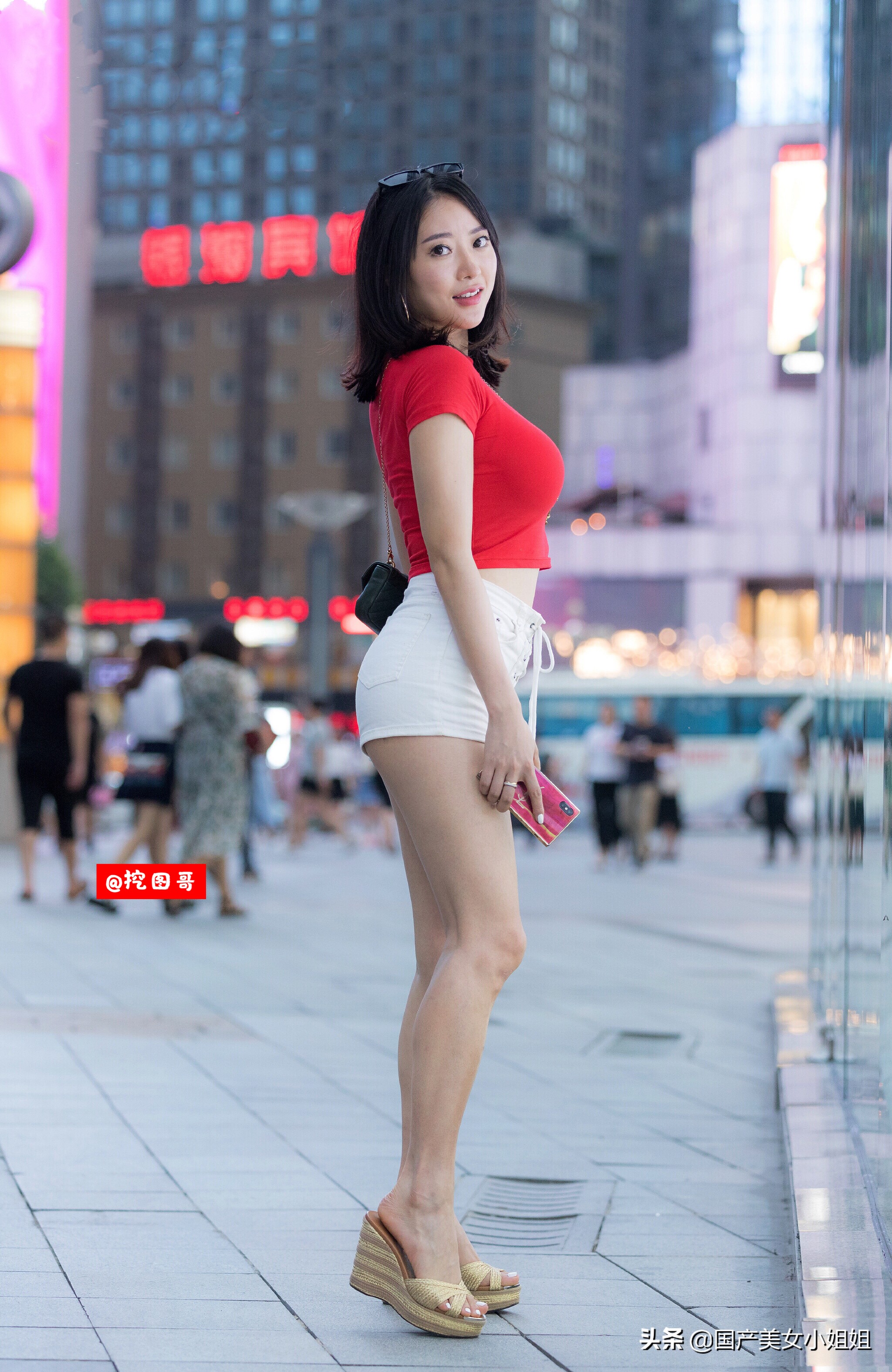 Street shot: that dazzling red - iMedia