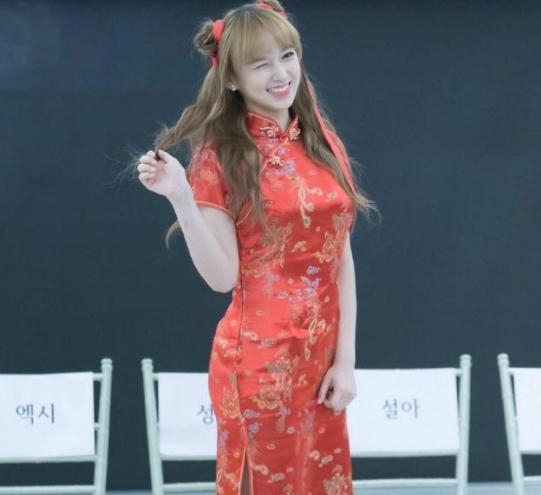 There is a kind of "overdeveloped" called Cheng Xiao, cheongsam and ...