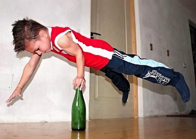 The strongest child in the world!Eight pack abs at the age of 5!Can ...